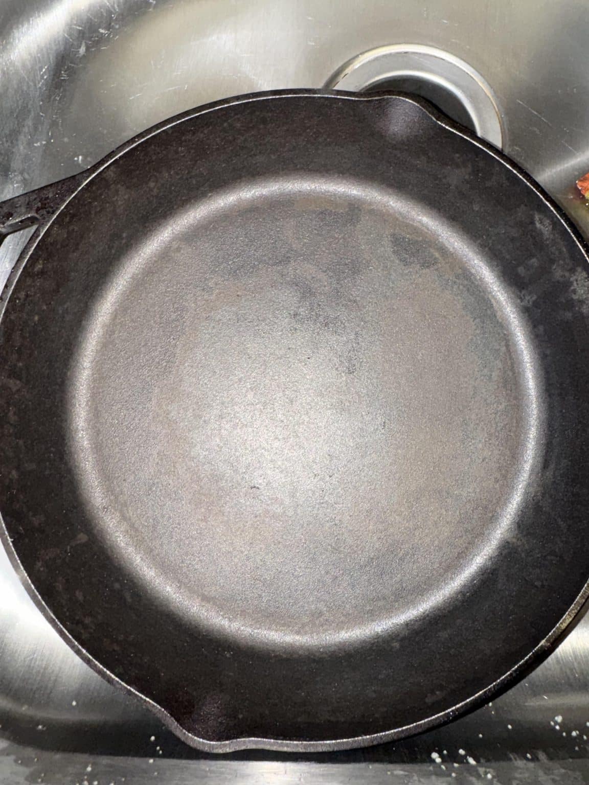 How to Clean Cast Iron Pan With Kosher Salt: Easy & Effective Tips ...